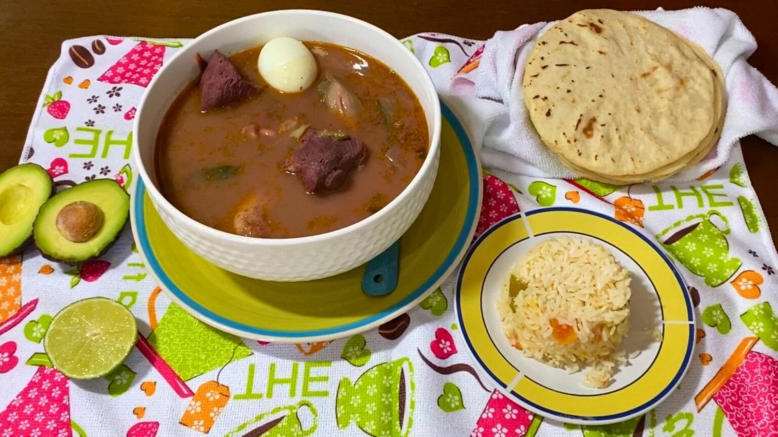 Sopa de Pata Salvadoreña: ¡Tradición en cada Cucharada!